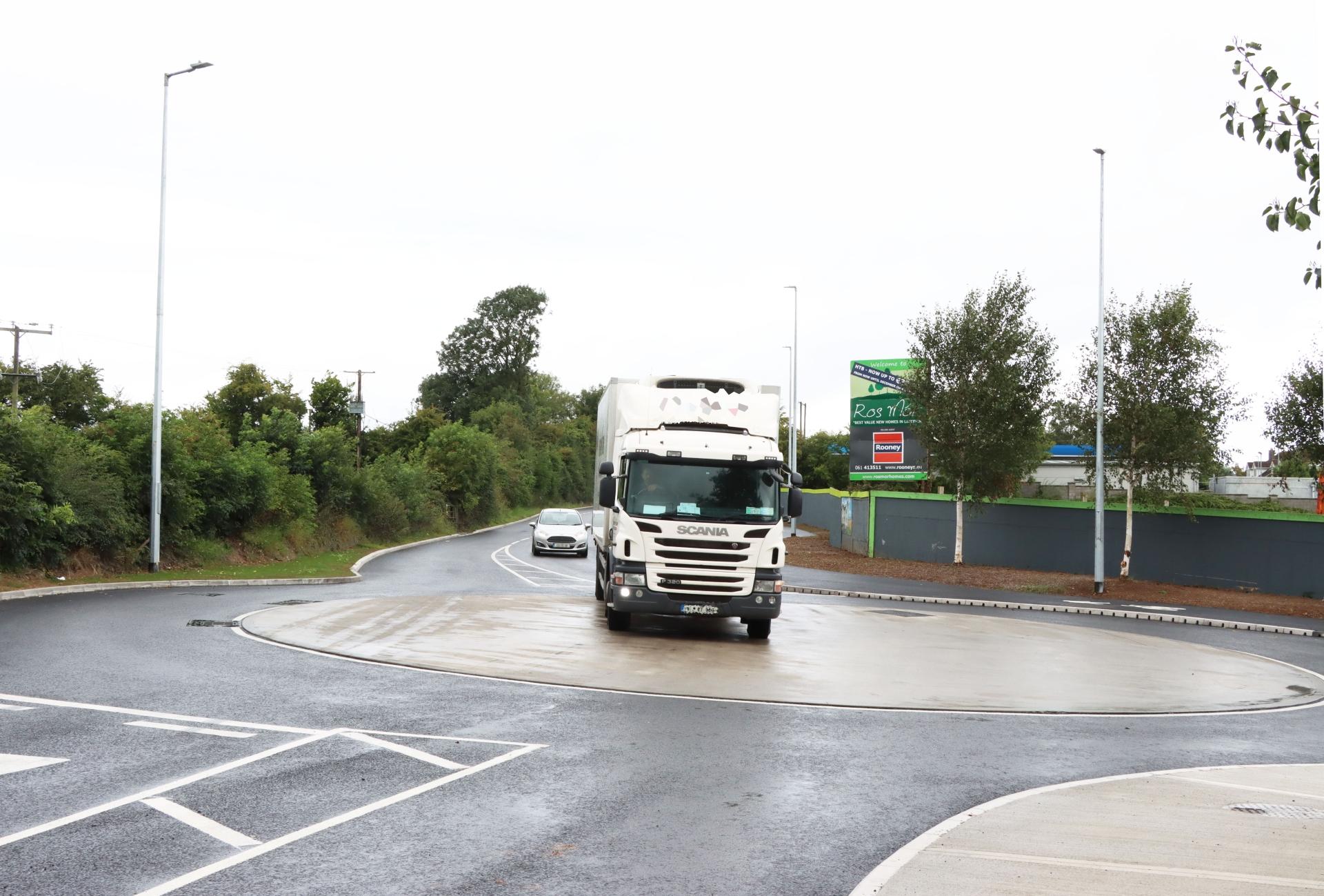 'The oddest roundabout’ - Motorists ‘launching’ vehicles over top of ...