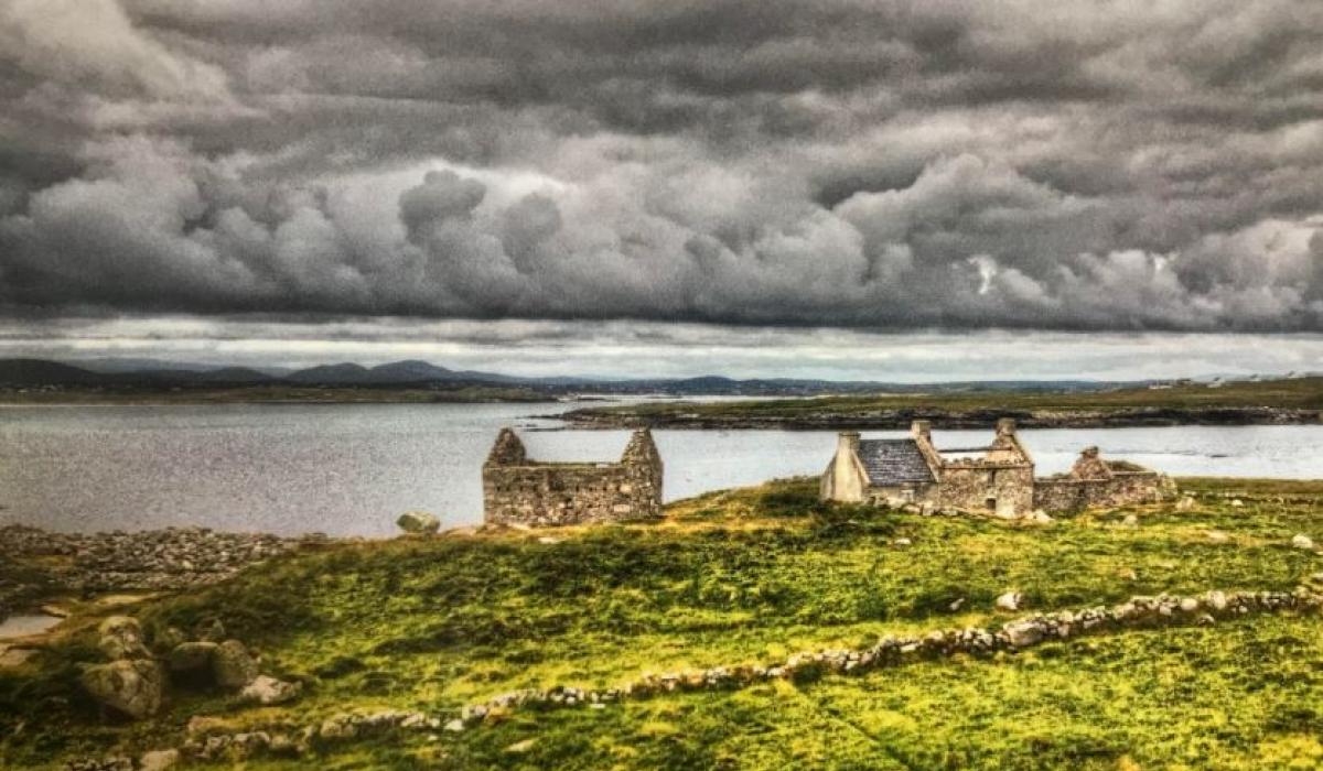 Gaoth Dobhair photographer issues third calendar with wildlife pictures ...