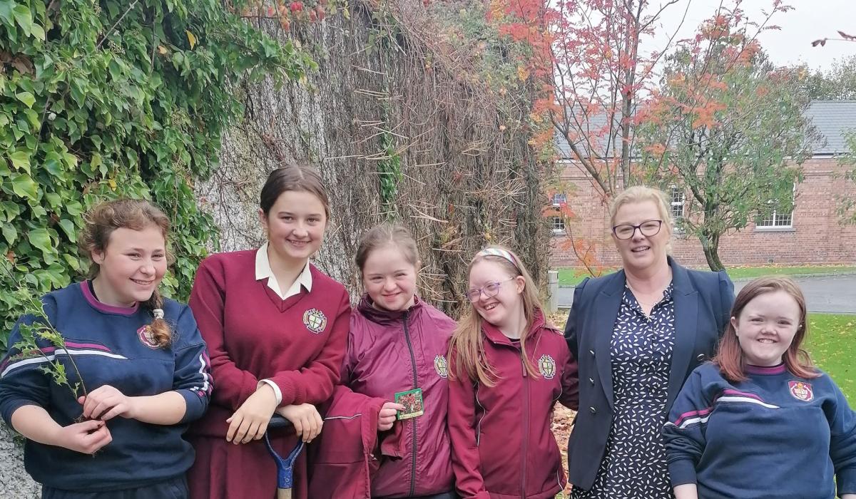 Presentation Thurles and Dún Chaoin celebrate National Tree Day ...