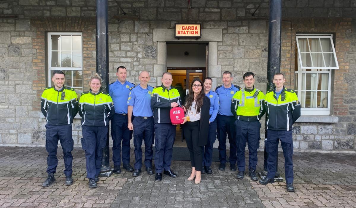 Portlaoise Garda Station gets new lifesaving defibrillator - Ireland Live
