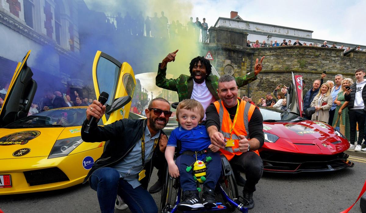 IN PICTURES: Bear Run brings Derry's Shipquay Street to a standsill ...