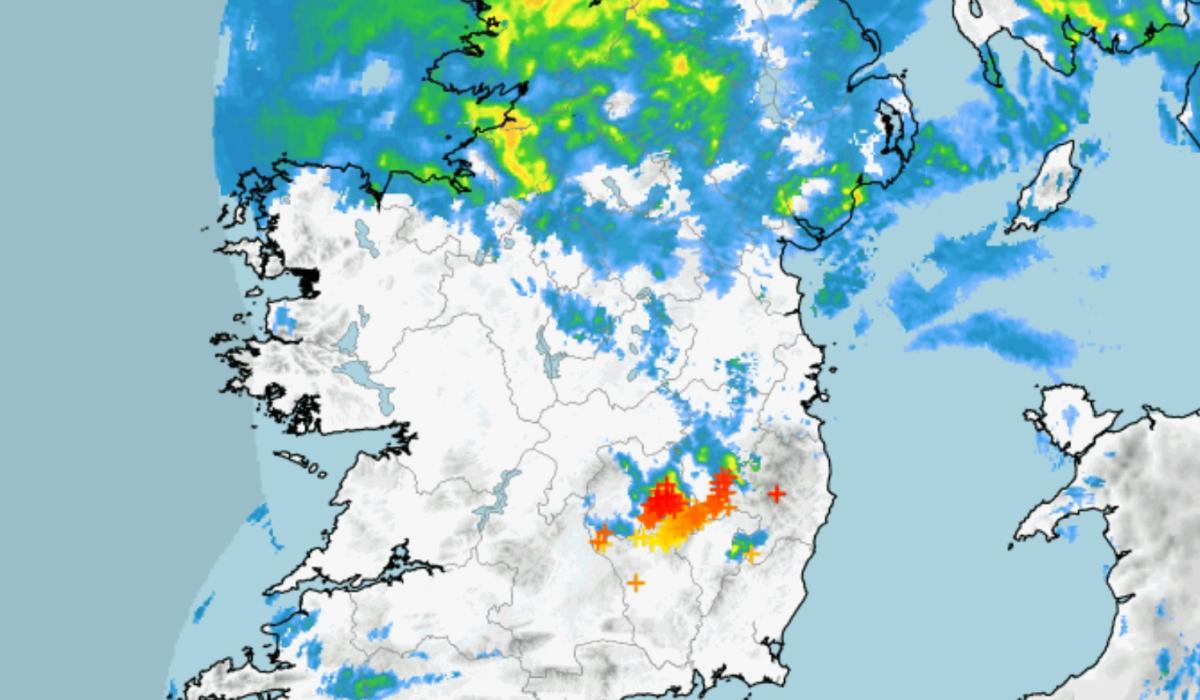 Power cuts in Laois as lightning strikes causing Met Éireann to issue ...
