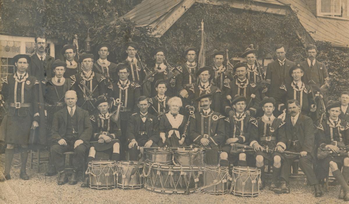 Remarkable photo discovered of Lady Desart with Kells Pipe Band ...