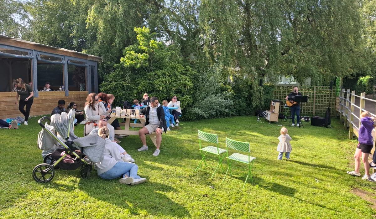 PHOTOS: Singer Tommy Nolan entertains the crowd at Mini Mocha in ...