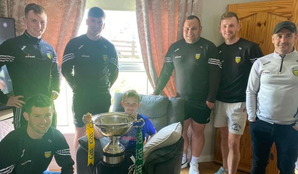 Donegal hurling heroes make surprise visit to brave ten-year-old ...