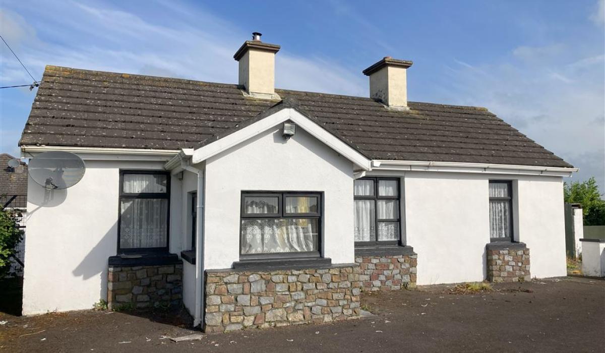 Two-bedroom house on sale in the Tipperary countryside for less than € ...