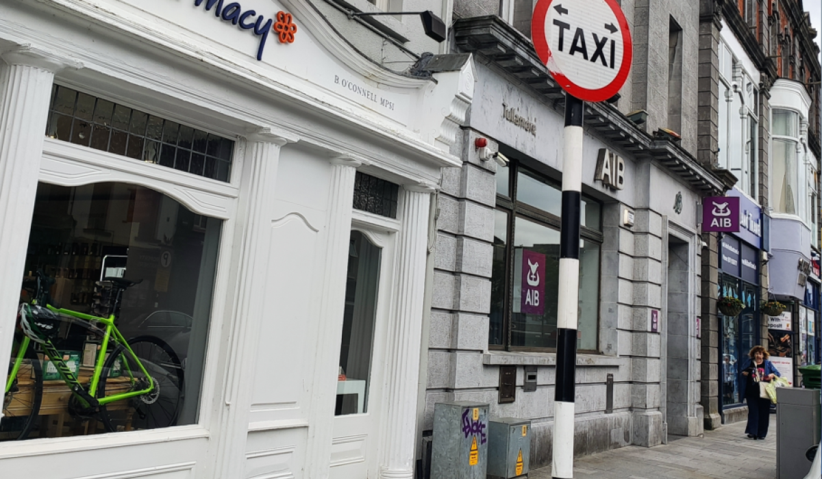 Motorists parking in taxi rank impacting business in Tullamore ...