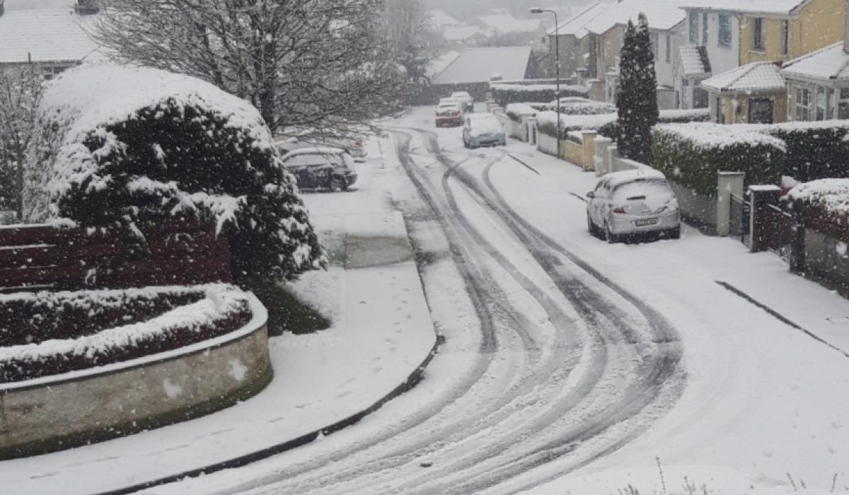Heavy snow causing difficult driving conditions in Tipperary - Ireland Live