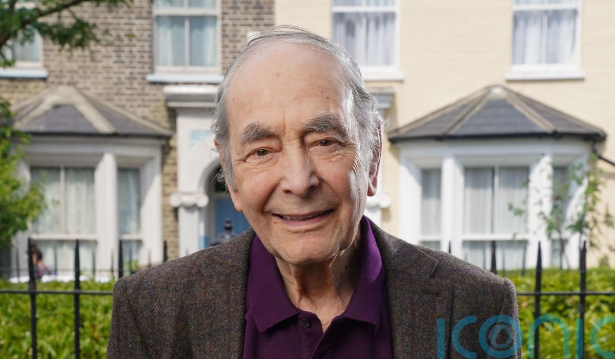 EastEnders actor Leonard Fenton dies aged 95 - Ireland Live