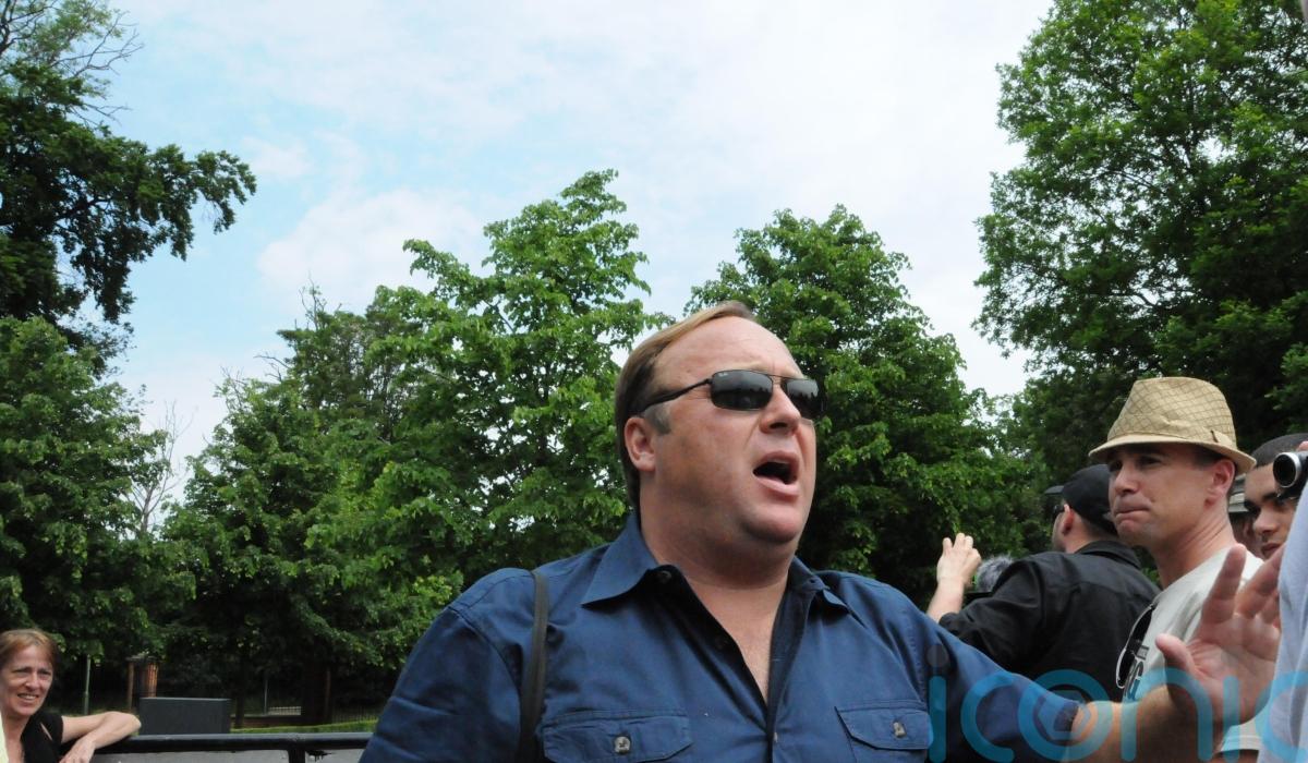 FBI agent at Sandy Hook breaks down at trial of conspiracy theorist ...