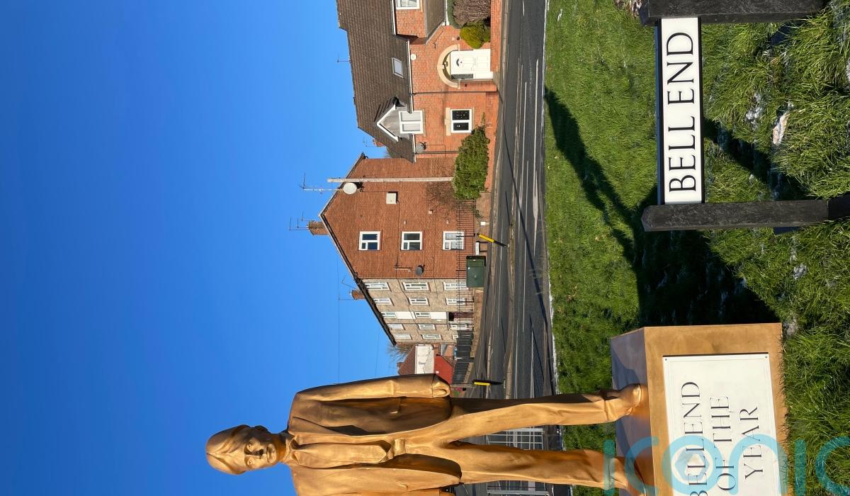 Residents throw eggs at penis-headed statue of Putin erected in Bell ...