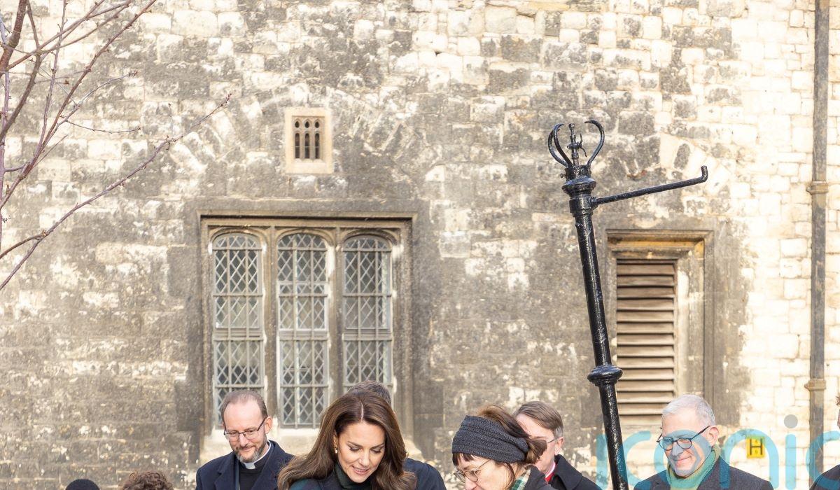 Kate plants tree at Westminster Abbey in memory of the late Queen ...