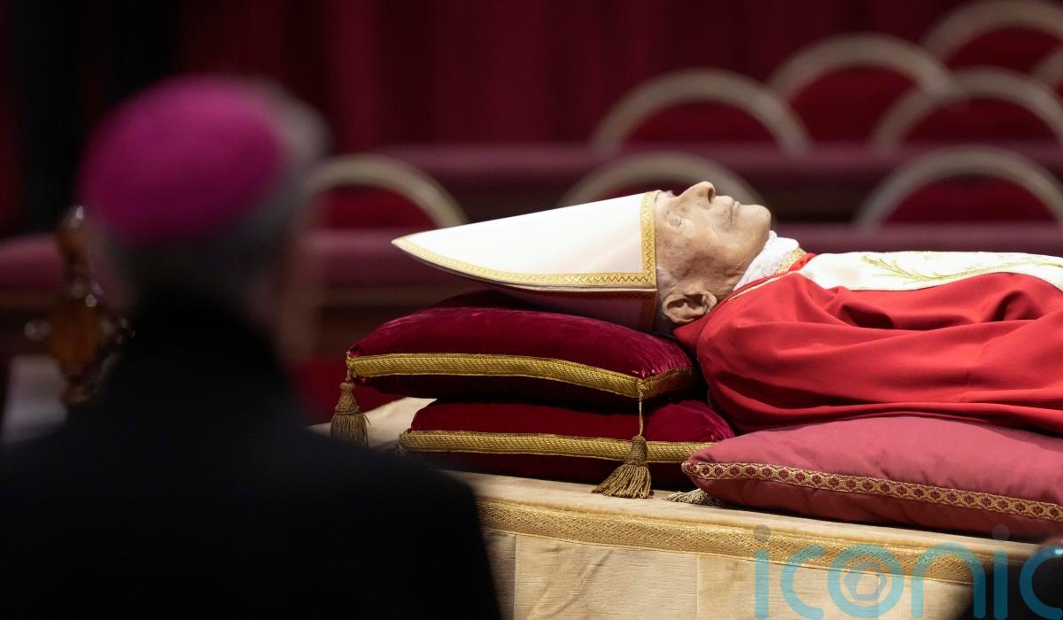 Tens of thousands view Pope Benedict lying in state at Vatican ...