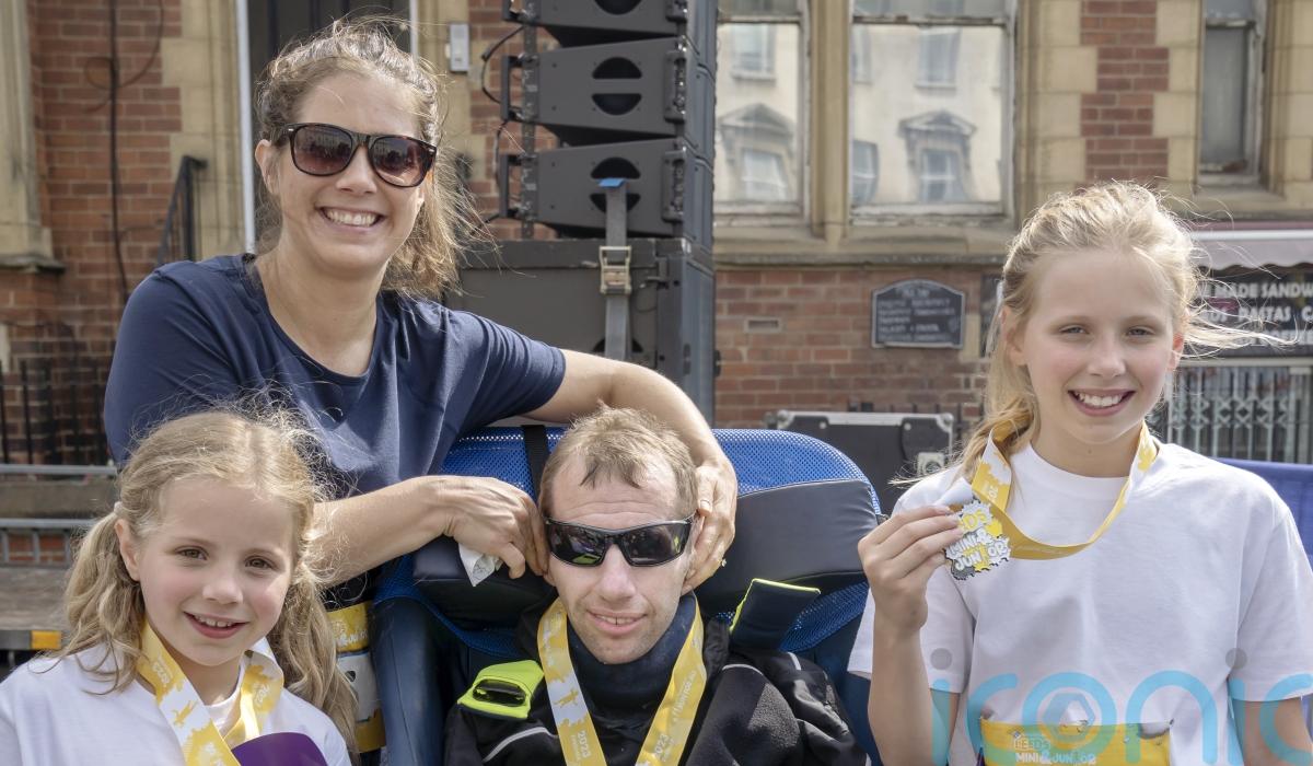 Rob Burrow’s daughters push him to complete Leeds running course on ...