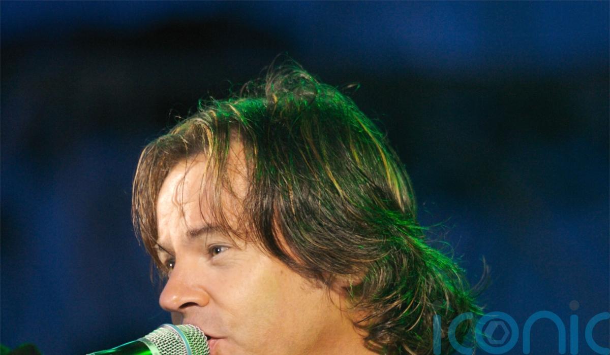 Tributes paid to Runrig frontman Bruce Guthro - Ireland Live