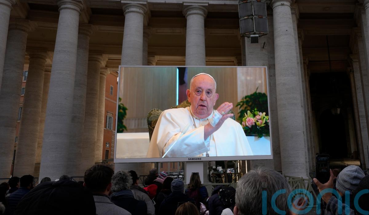 Pope Francis receiving antibiotics intravenously for lung problem, Vatican says - Ireland Live