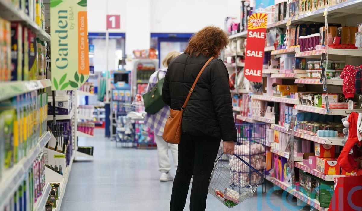 UK inflation unexpectedly falls to 2.8% in boost for Reeves - Ireland Live