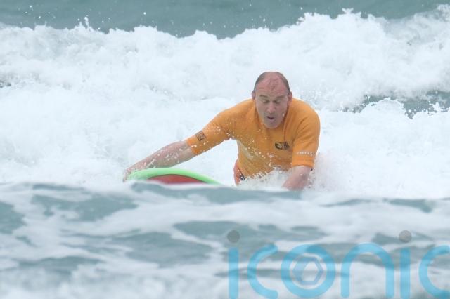Davey has surfing lesson – and falls off – in latest Lib Dem campaign ...