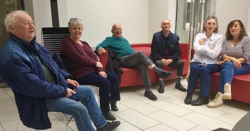 Ciorcal Comhrá enjoying a winter catch-up in Offaly library - Ireland Live