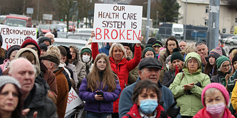 'Staff are exhausted, they are ready to collapse', hospital protest ...