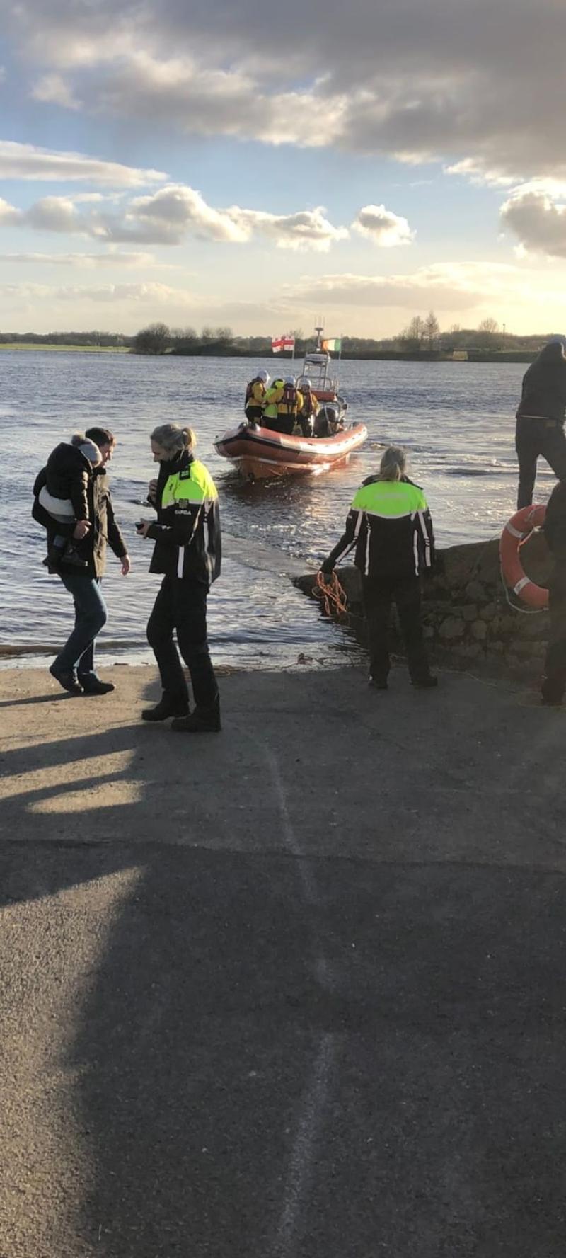 Lough Ree RNLI lifeboat crew rescue two fishermen from river - Ireland Live