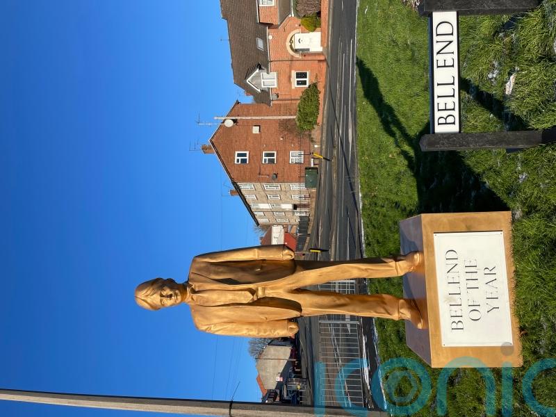 Residents throw eggs at penis-headed statue of Putin erected in Bell ...