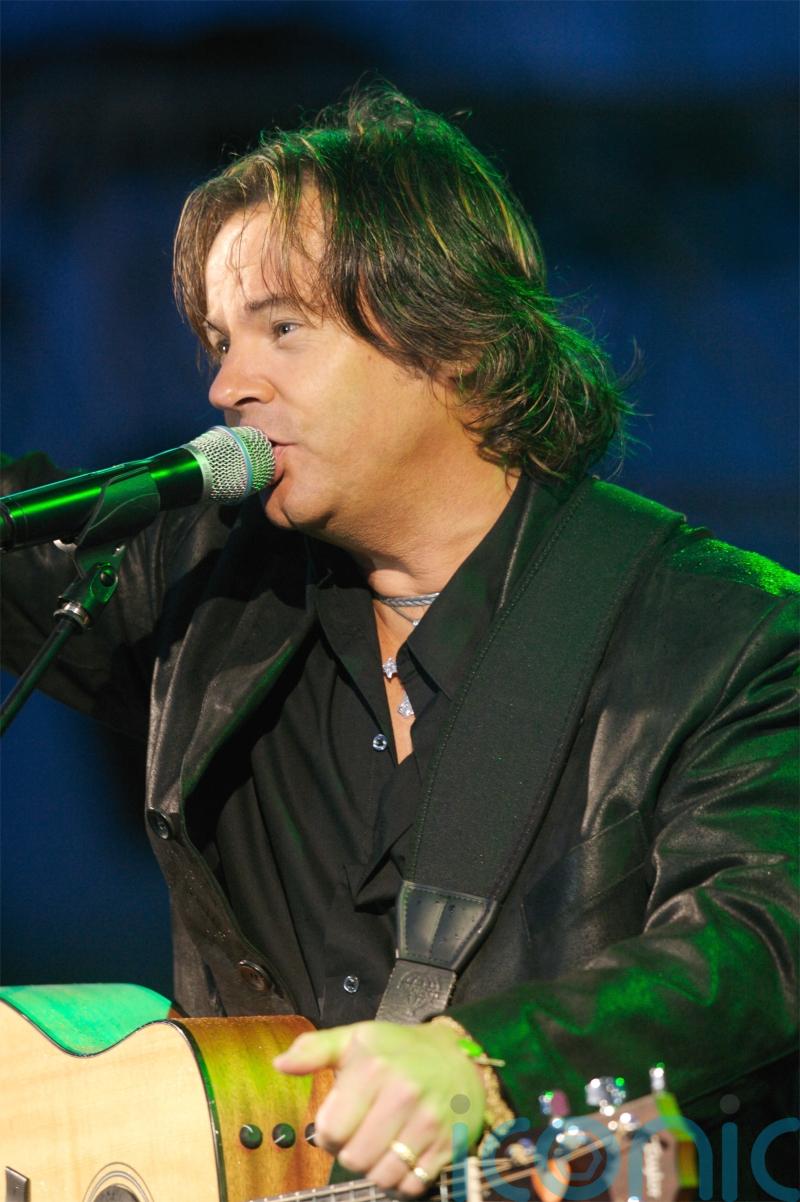 Tributes paid to Runrig frontman Bruce Guthro - Ireland Live